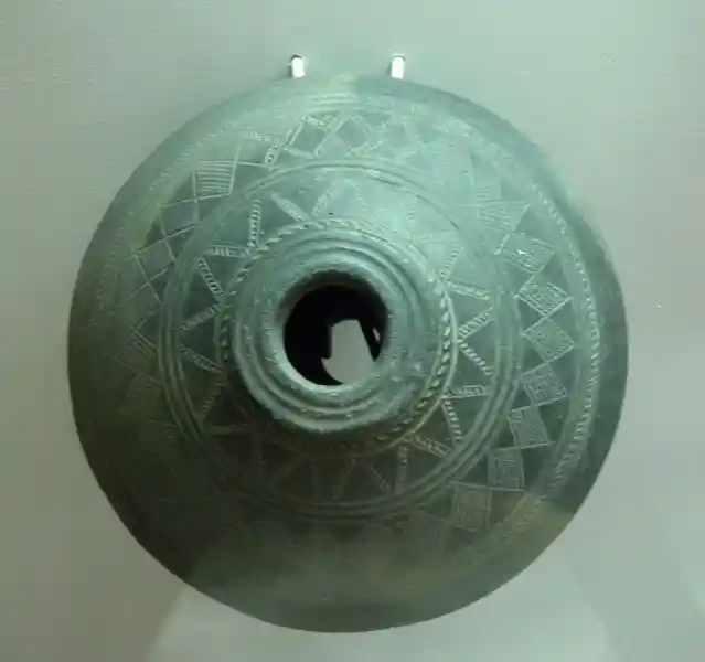 Clay vessel, sun symbol, triangle and diamond sun rays